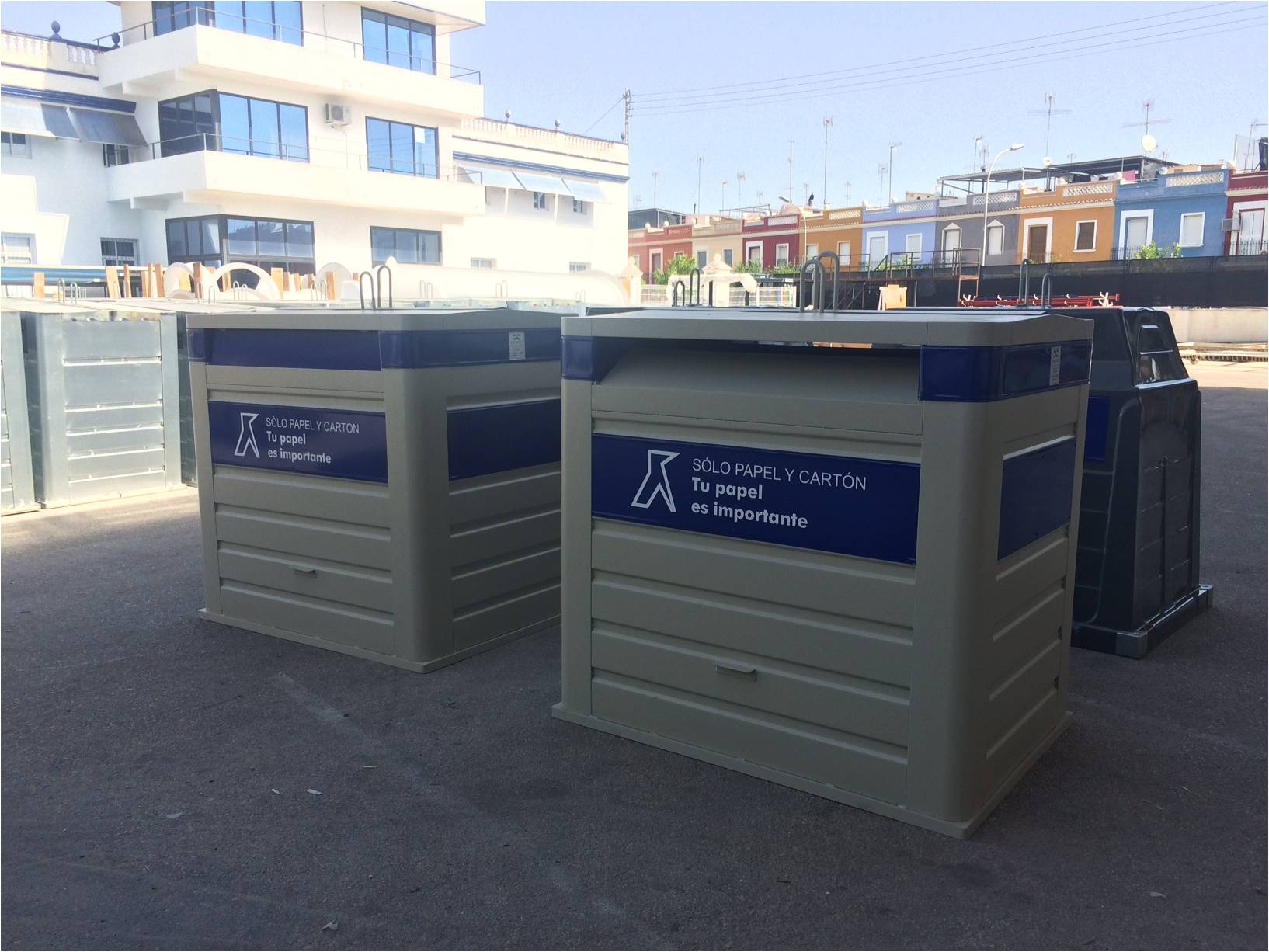 Nuevos contenedores antihurto para la recogida de papel y cartón ...