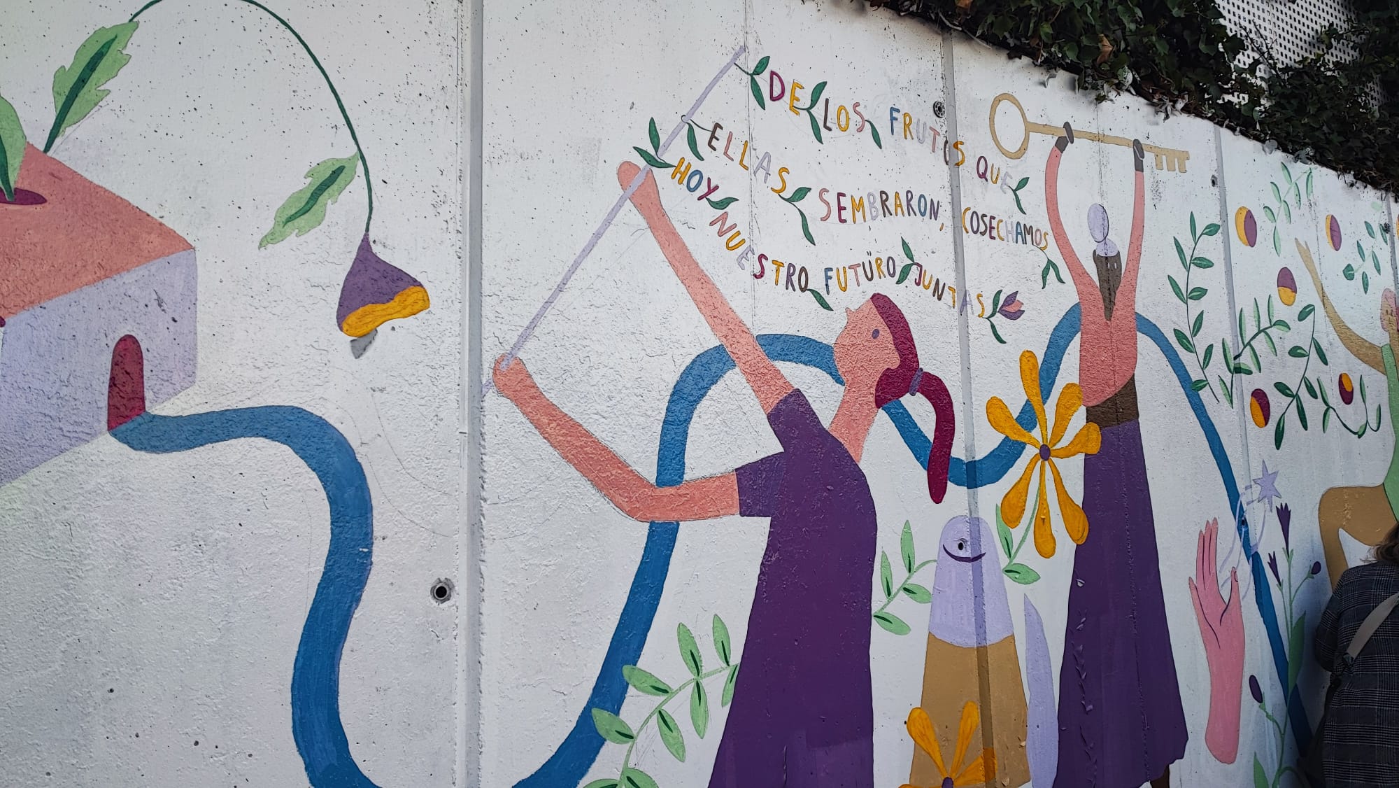 Villaverde inaugura un mural dedicado a todas las mujeres del distrito ...