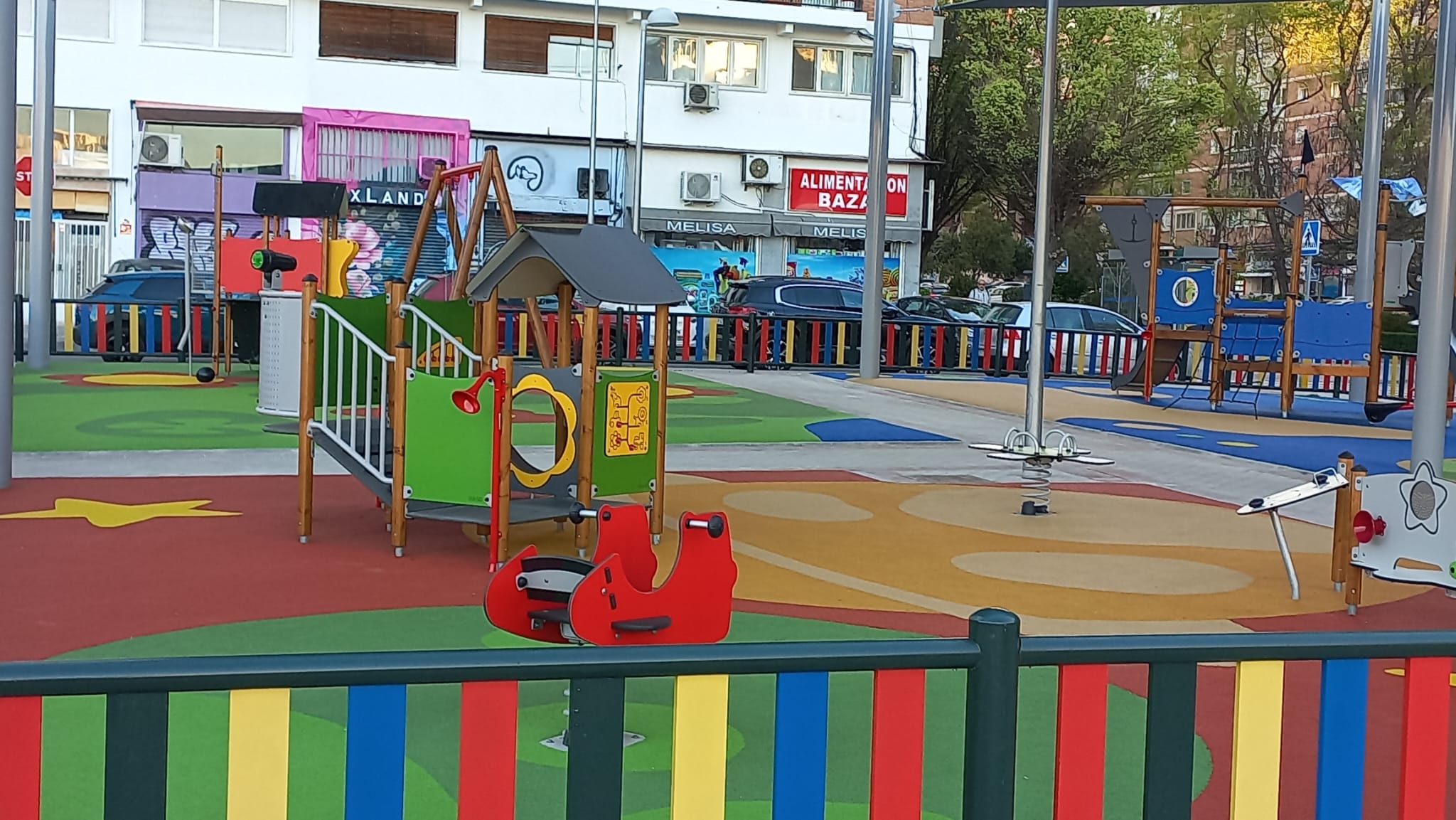 Fuencarral-El Pardo estrena áreas infantil y canina en el barrio del ...