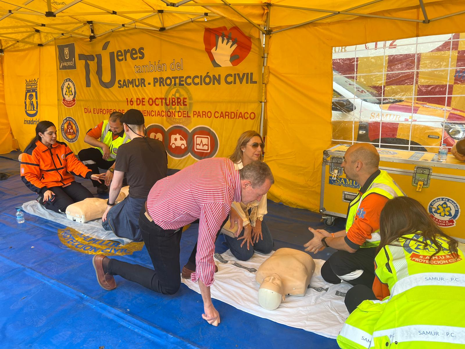 SAMUR-Protección Civil enseña a realizar técnicas de reanimación ...