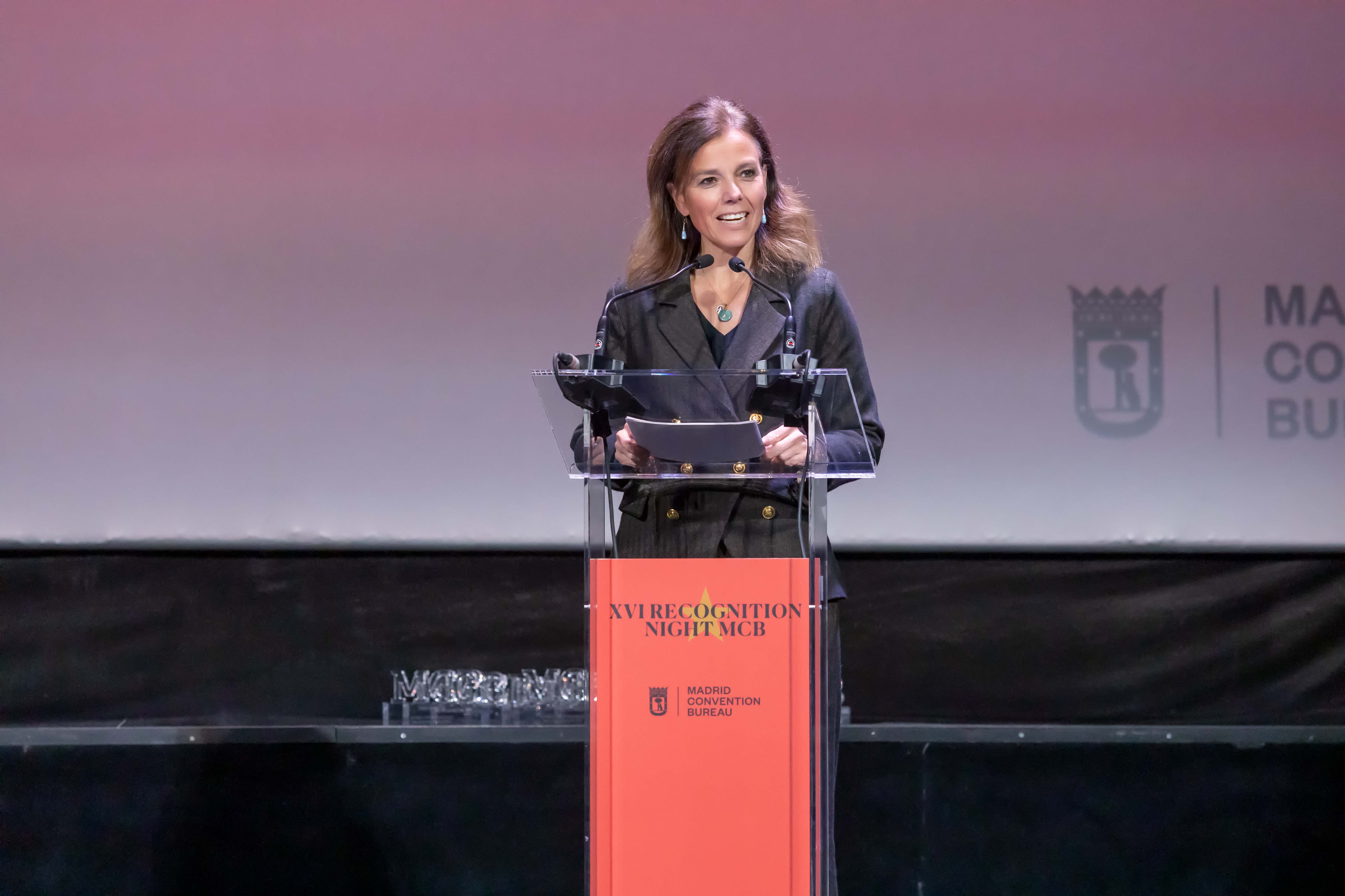 El Ayuntamiento distingue a 17 prescriptores del turismo congresual en ...