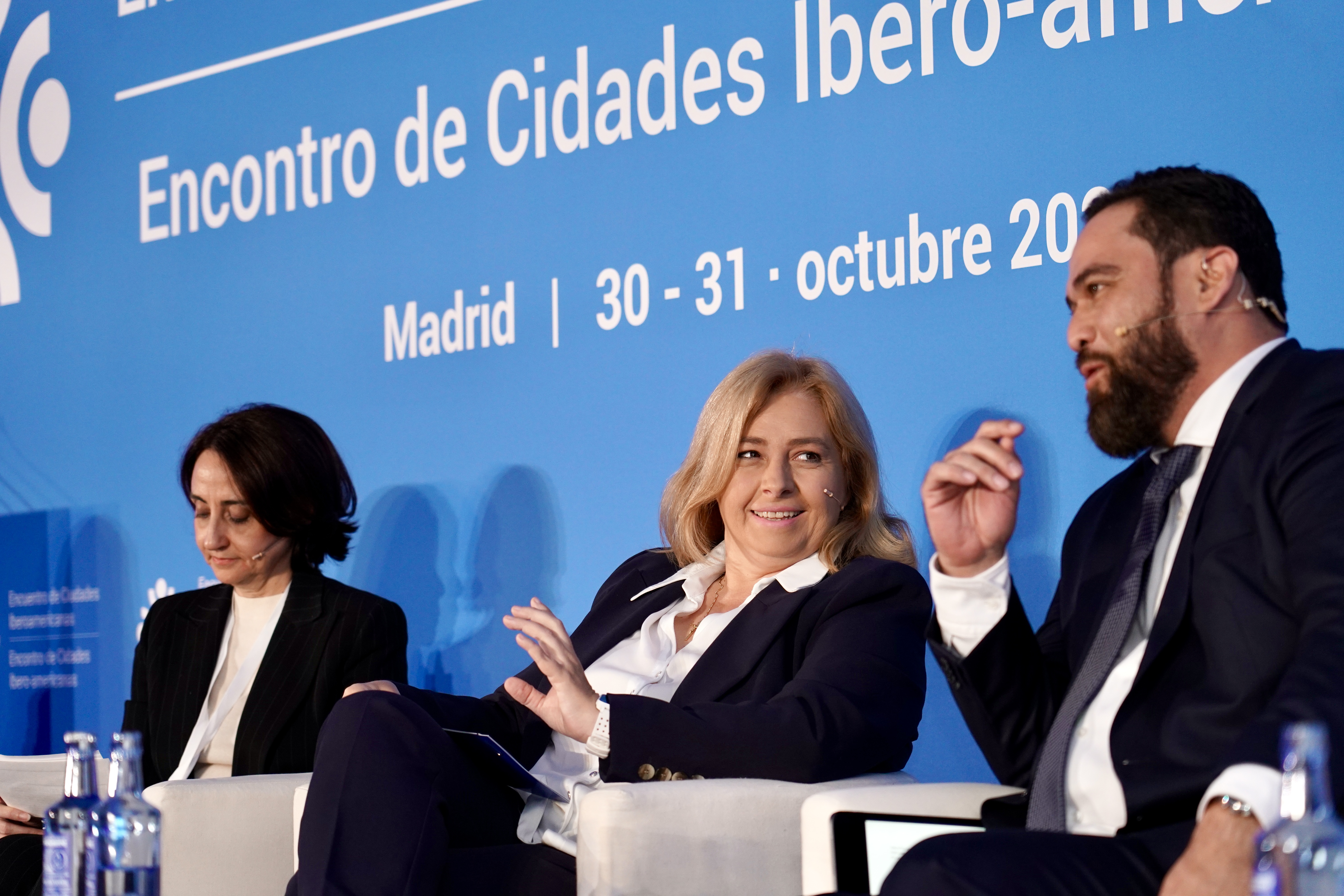 Sanz subraya la incorporación de avances tecnológicos en la Policía ...